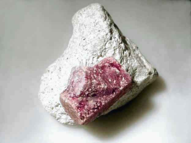 Red Beryl (bixbite) Crystals and Mineral Specimens